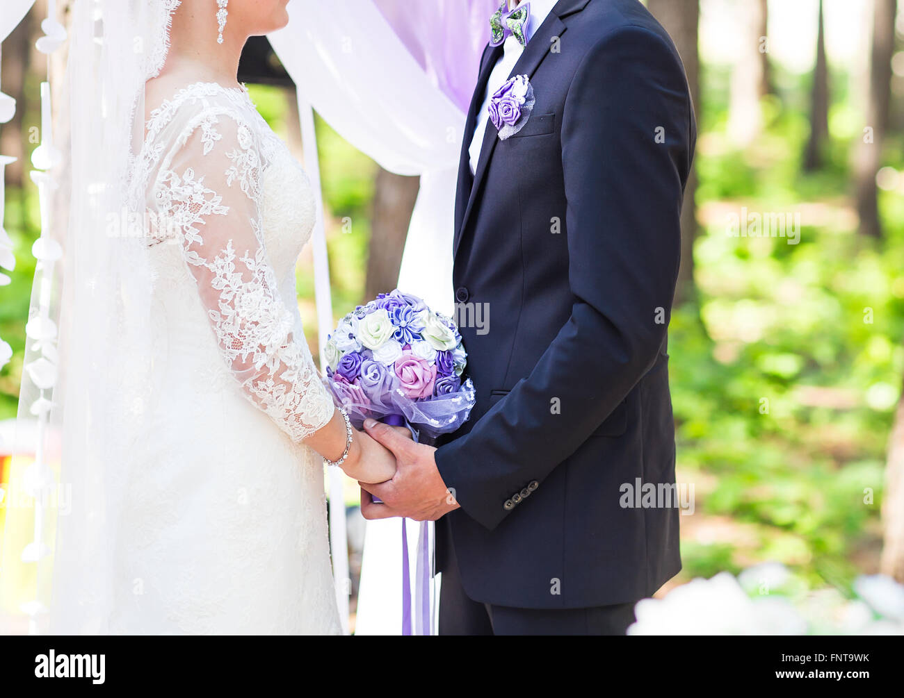 Couple Getting Married at an Outdoor Wedding Ceremony Stock Photo - Alamy