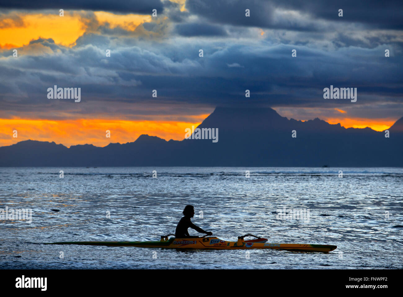 Tahiti nui canoe hi-res stock photography and images - Alamy