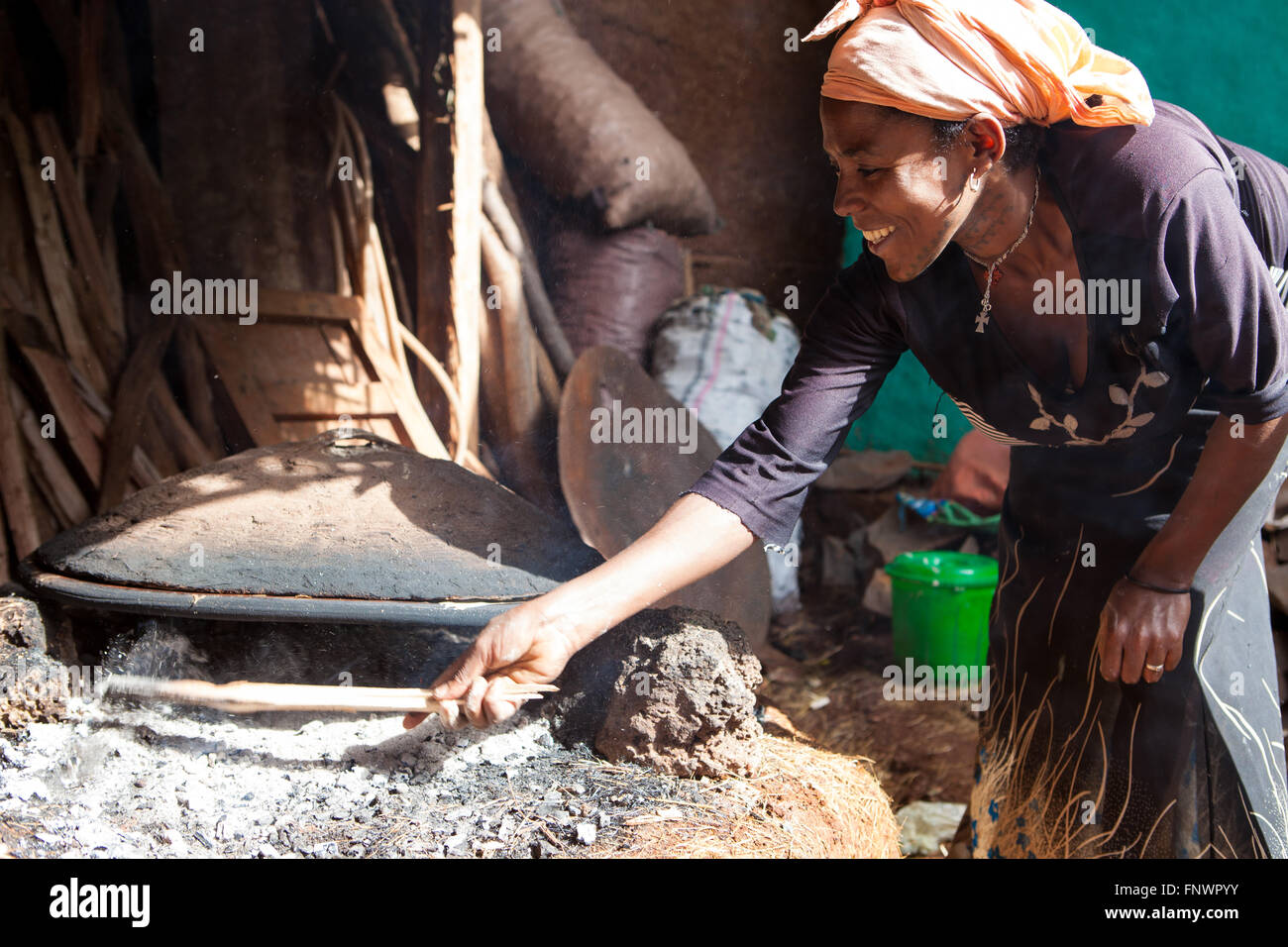 Woman making injera ethiopia hi-res stock photography and images - Alamy