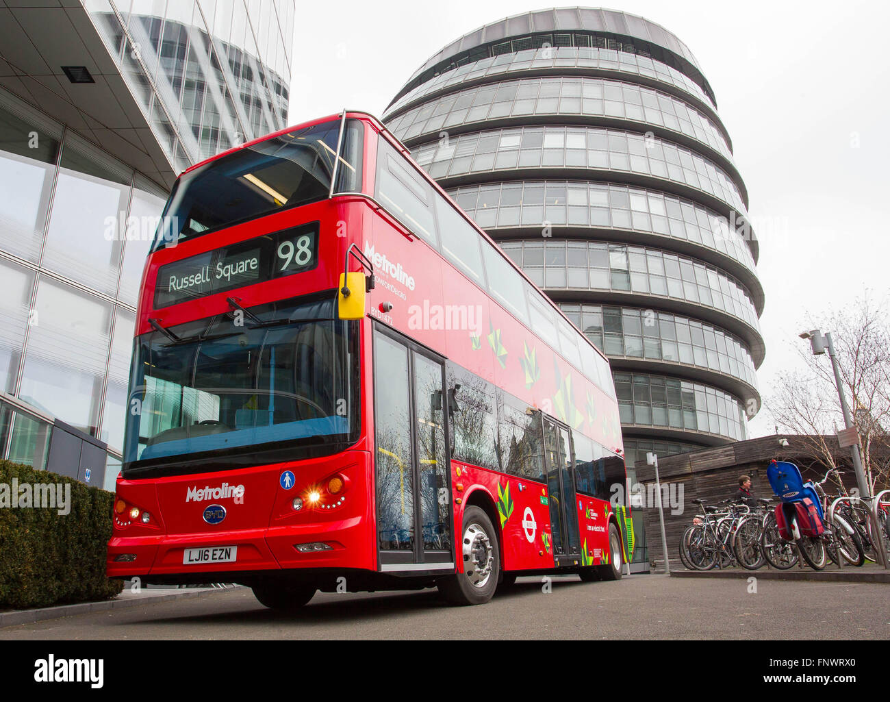 London byd electric bus hi-res stock photography and images - Alamy