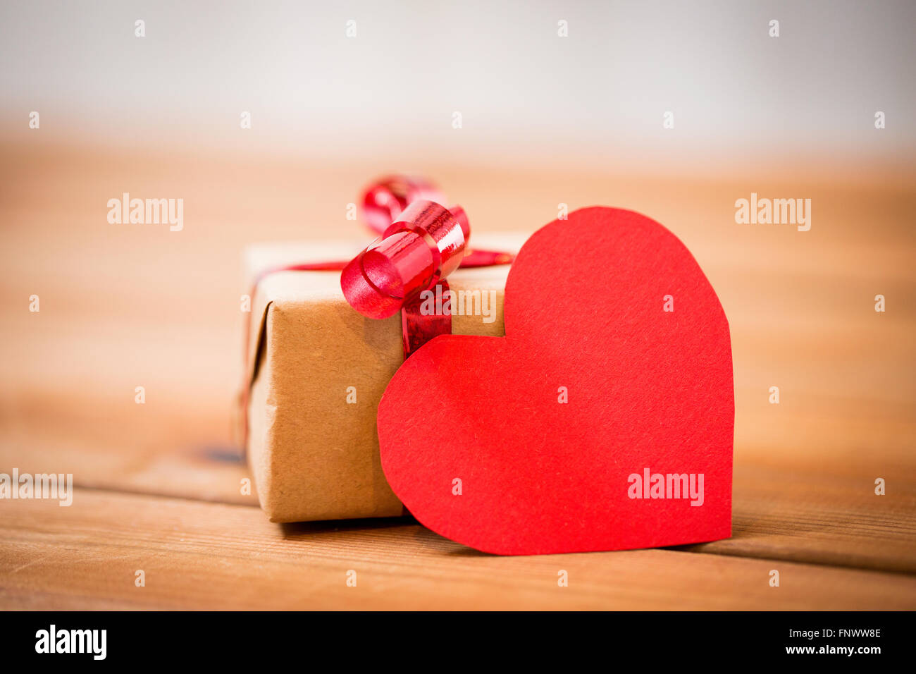 close up of gift box and heart shaped note on wood Stock Photo - Alamy