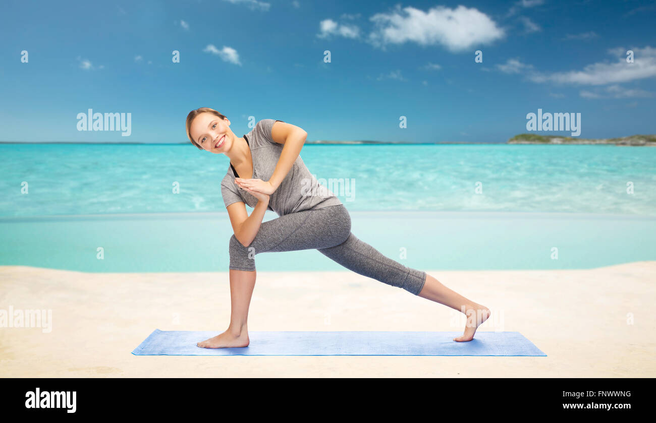 Low lunge twist pose hi-res stock photography and images - Alamy