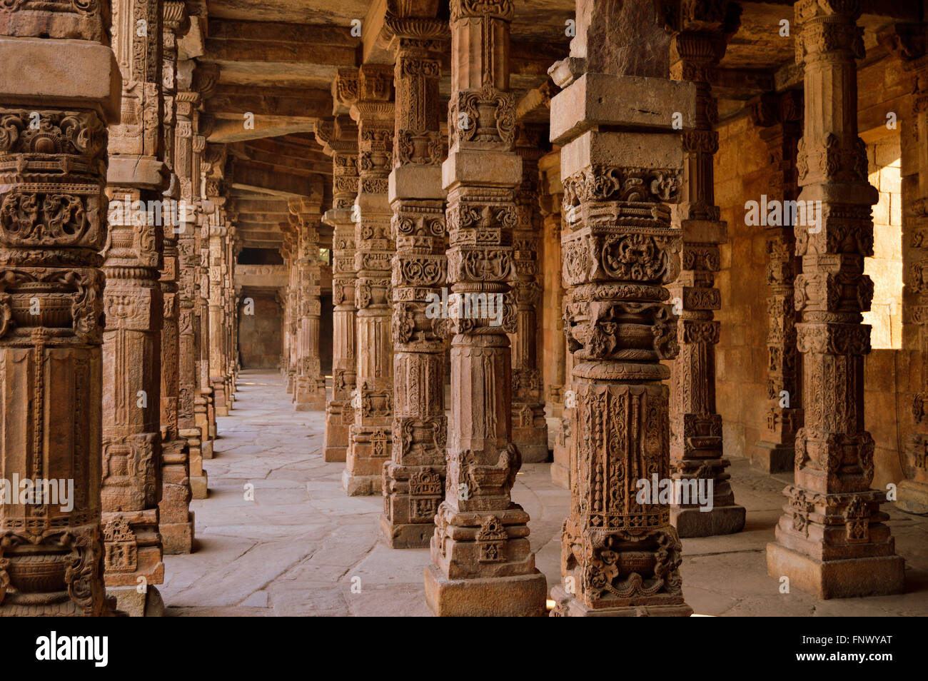 Quwwat ul islam mosque hi-res stock photography and images - Alamy