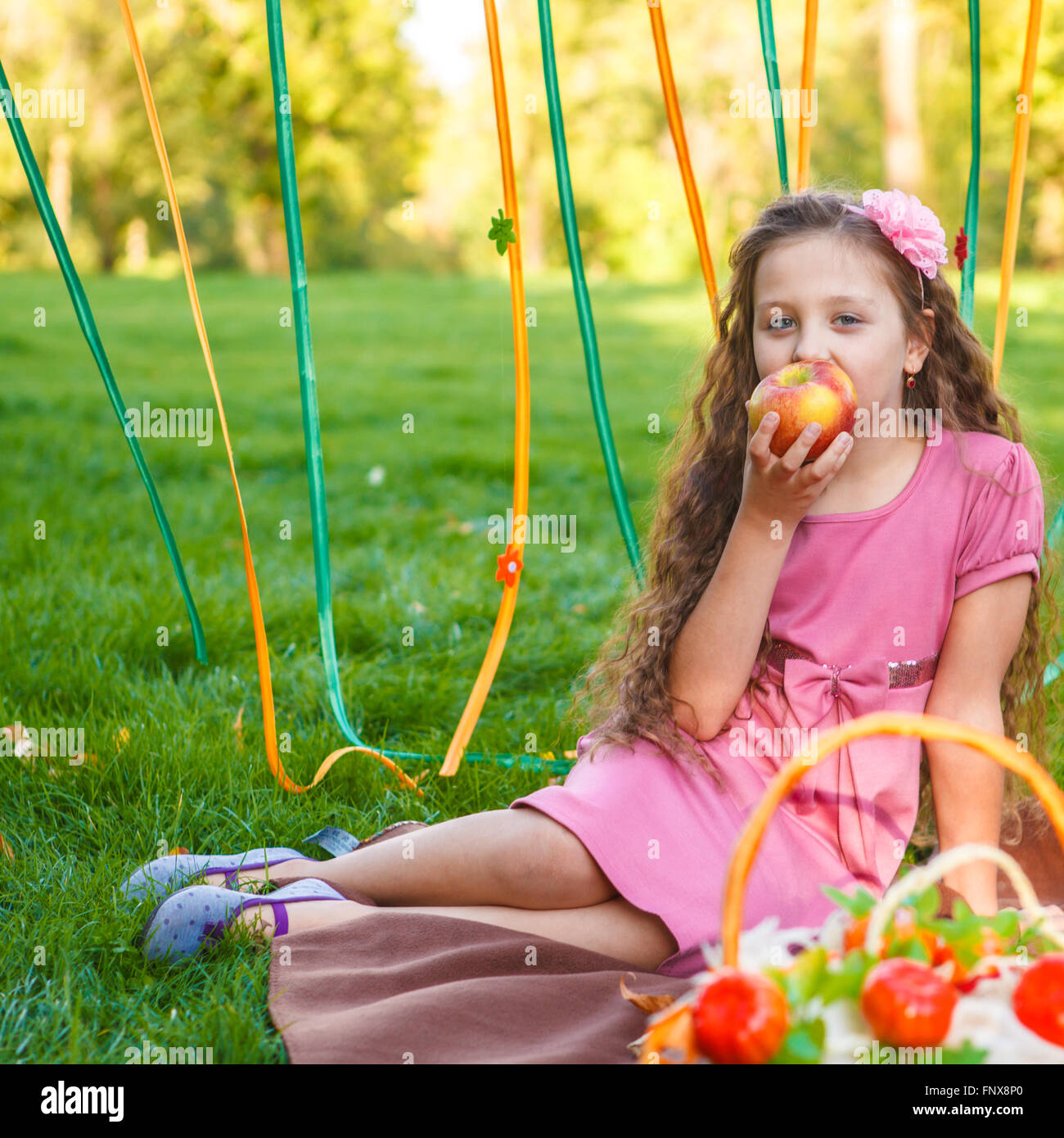 Girl child eating apple hi-res stock photography and images - Alamy