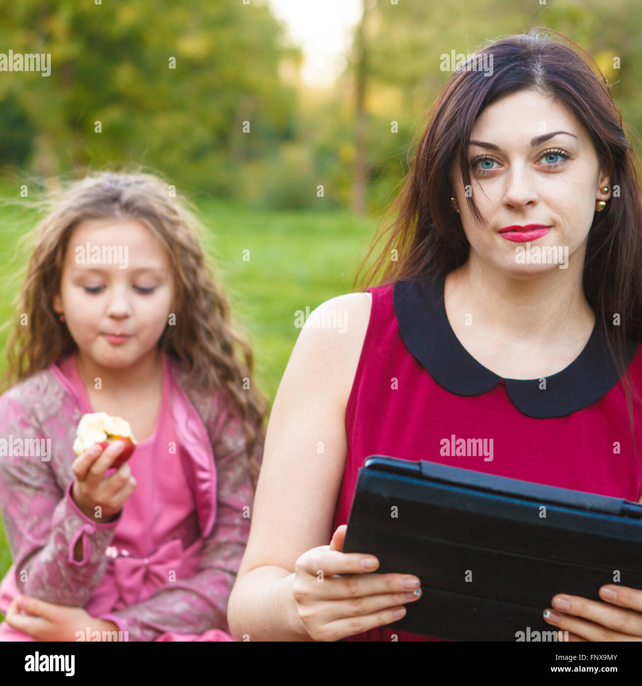 Girl child at computer family hi-res stock photography and images - Alamy