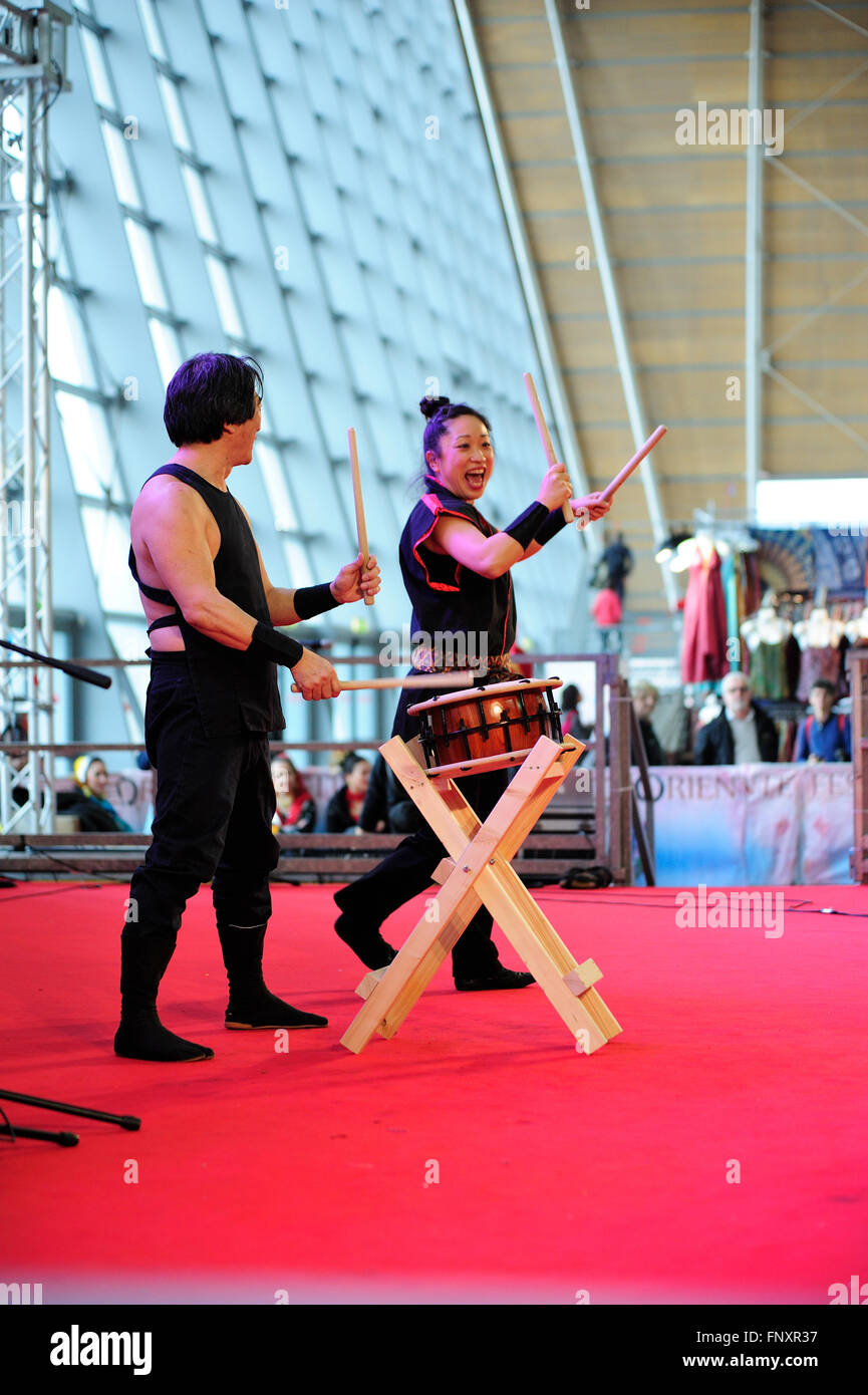 Masa daiko japanese drummers play hi-res stock photography and images ...