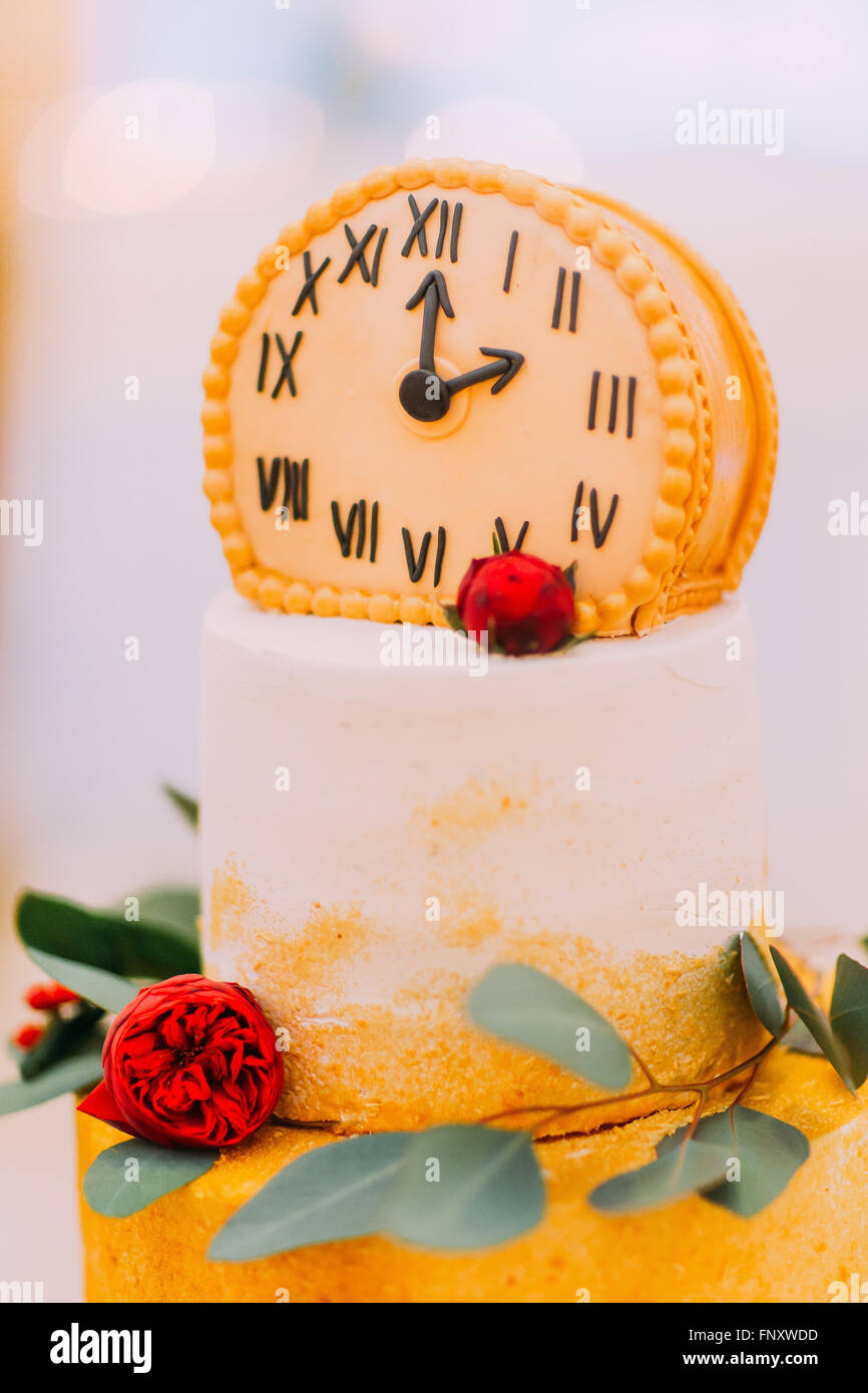 Food clock cutout hi-res stock photography and images - Alamy