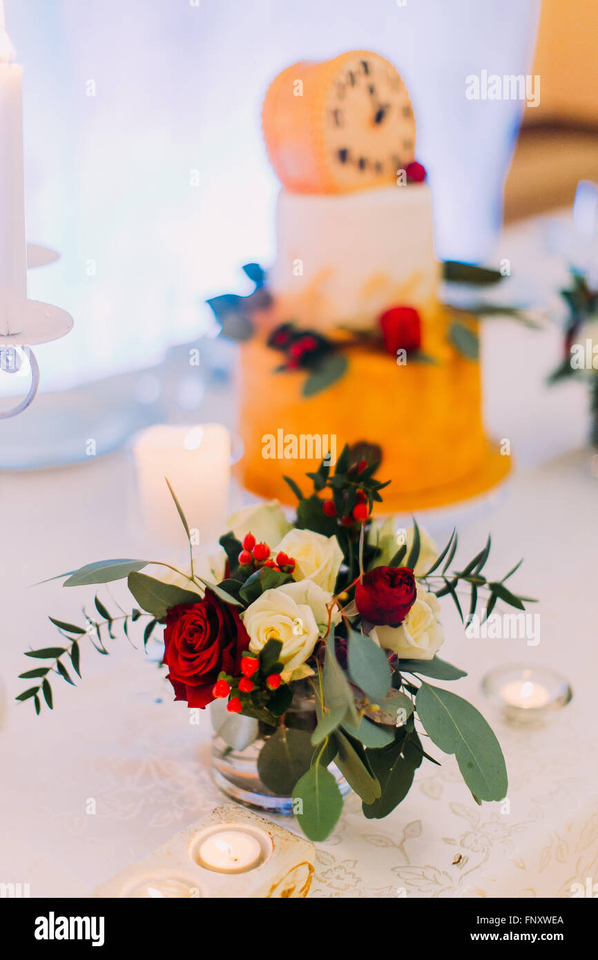 Bouquet of red and white roses on the wedding table close up Stock ...