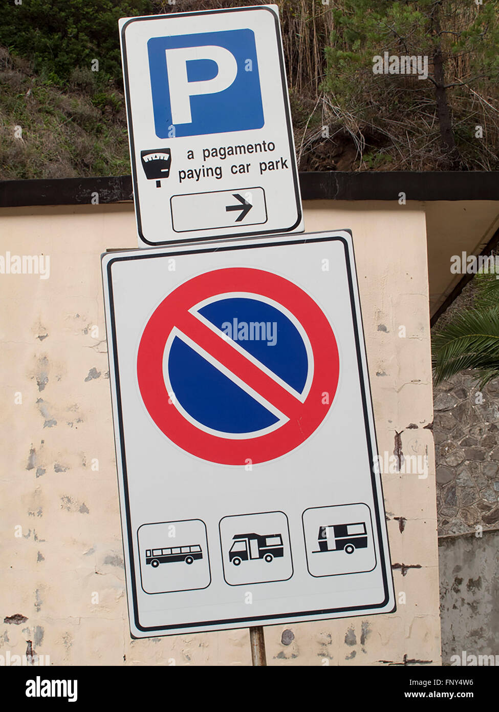 Traffic sign italy hi-res stock photography and images - Alamy