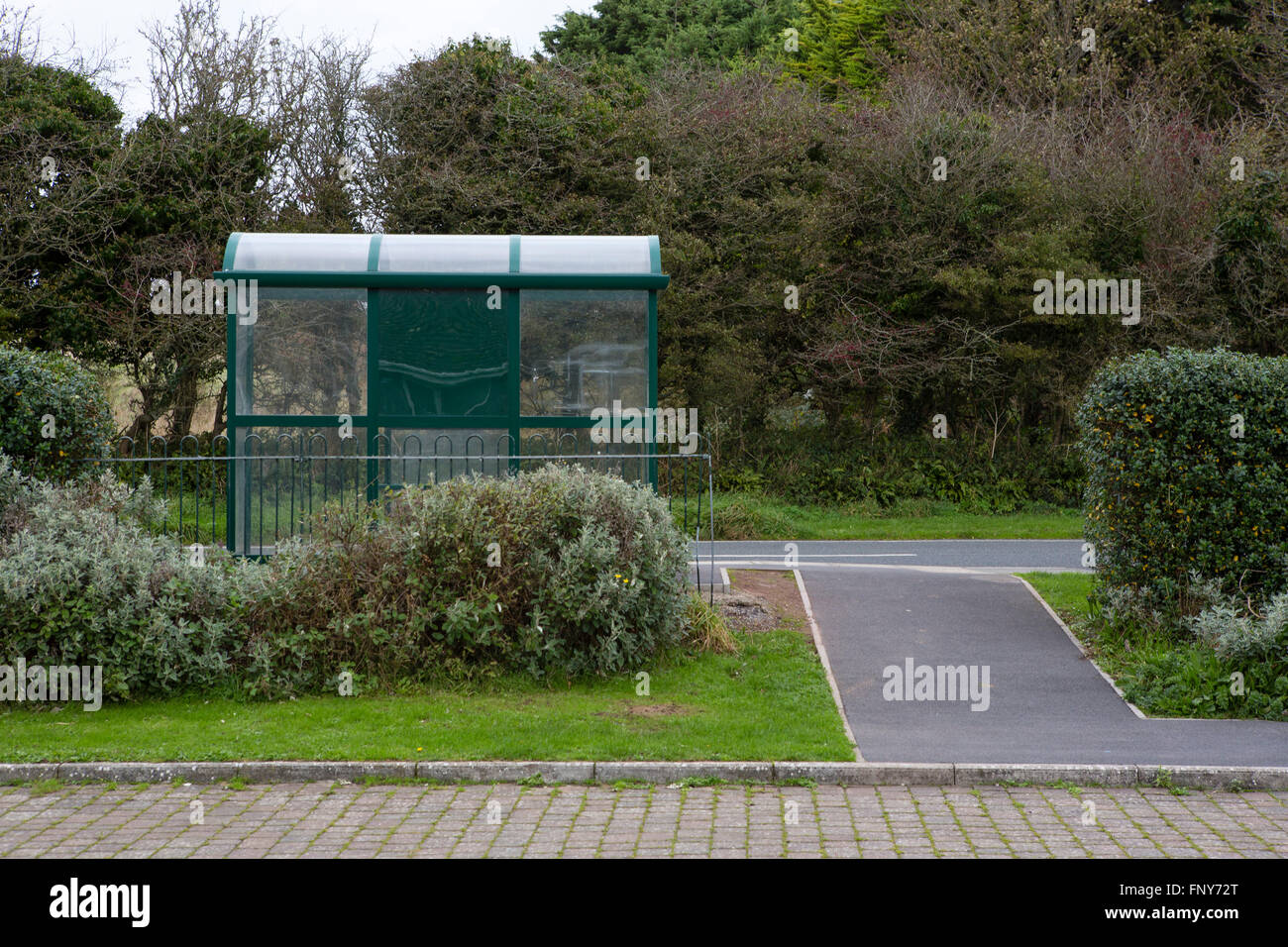 Green bus stop hi-res stock photography and images - Alamy