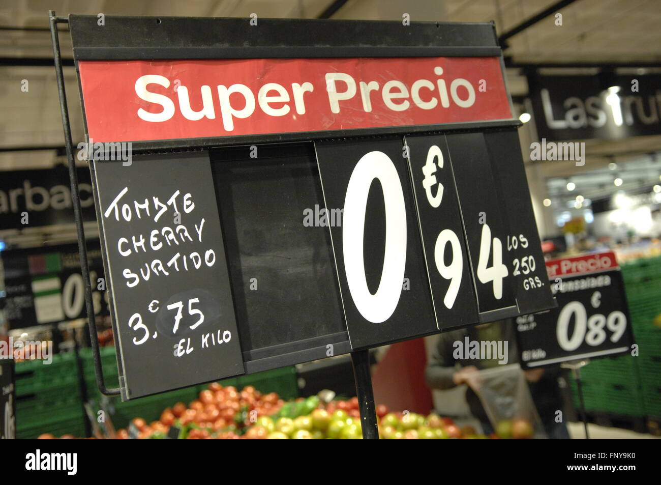 Supermarket vegetables hi-res stock photography and images - Alamy