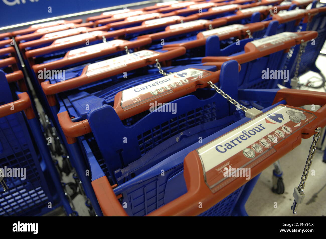 Carrefour supermarket trolleys hi-res stock photography and images - Alamy