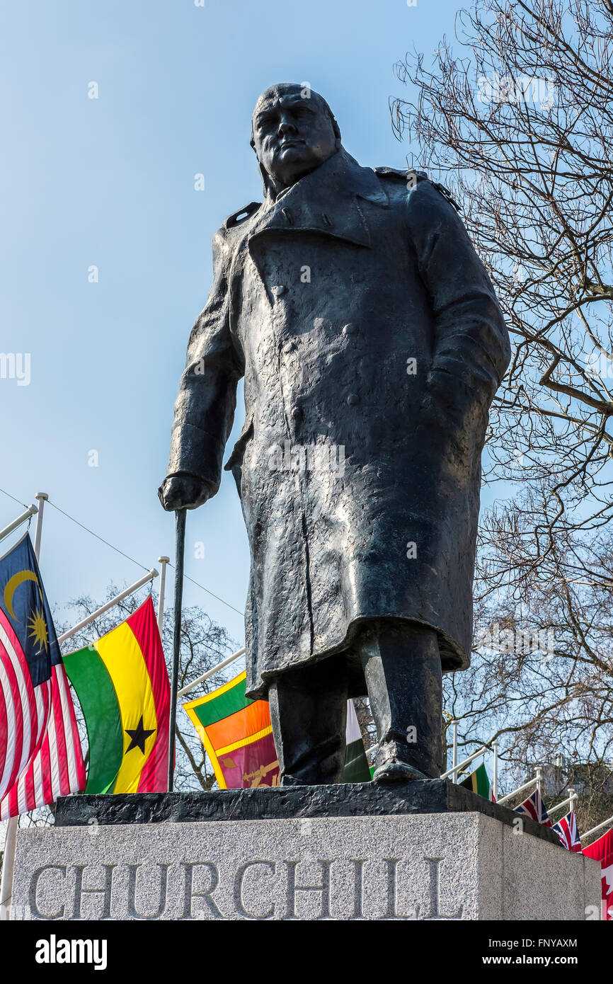Statue of Winston Churchill in Parliament Square Stock Photo - Alamy