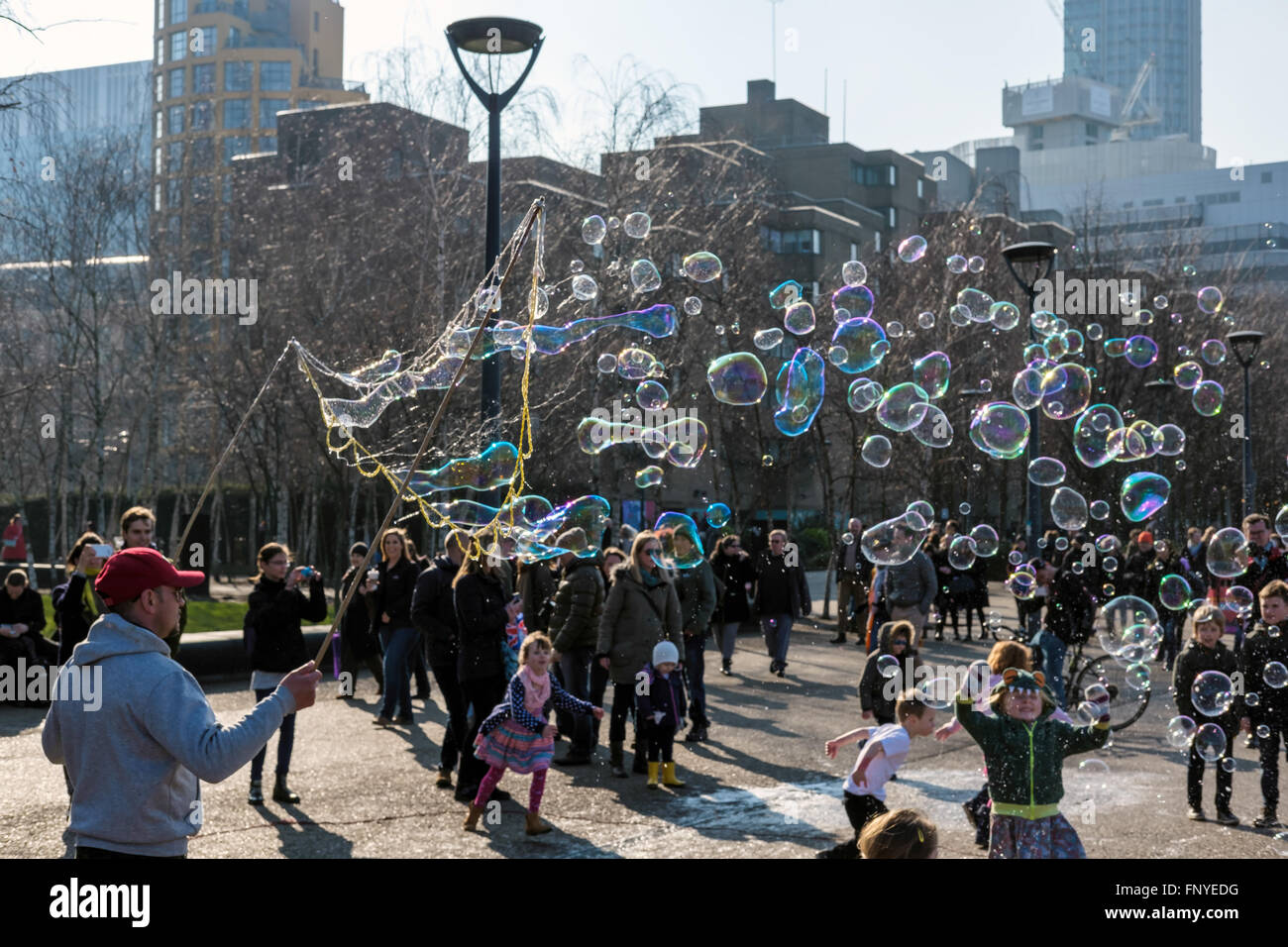 Bubblemaker on the Southbank of the Thames Stock Photo - Alamy