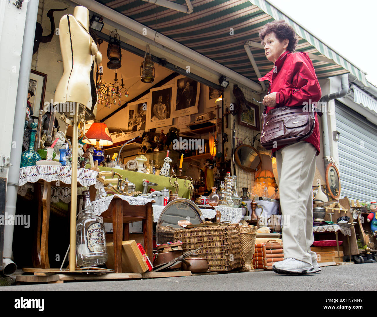Flea market mall hi-res stock photography and images - Alamy