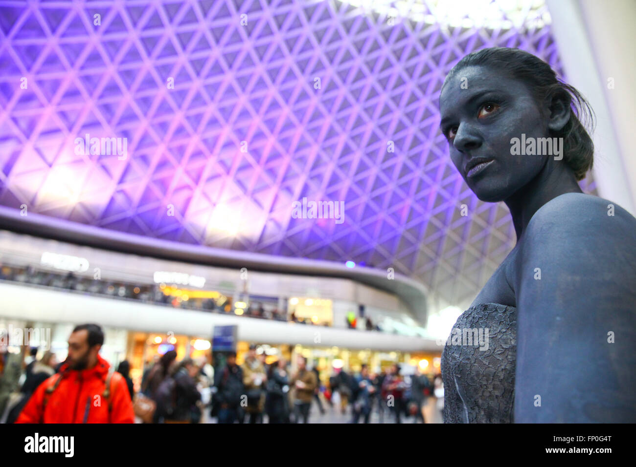 Moss lady statue hi-res stock photography and images - Alamy