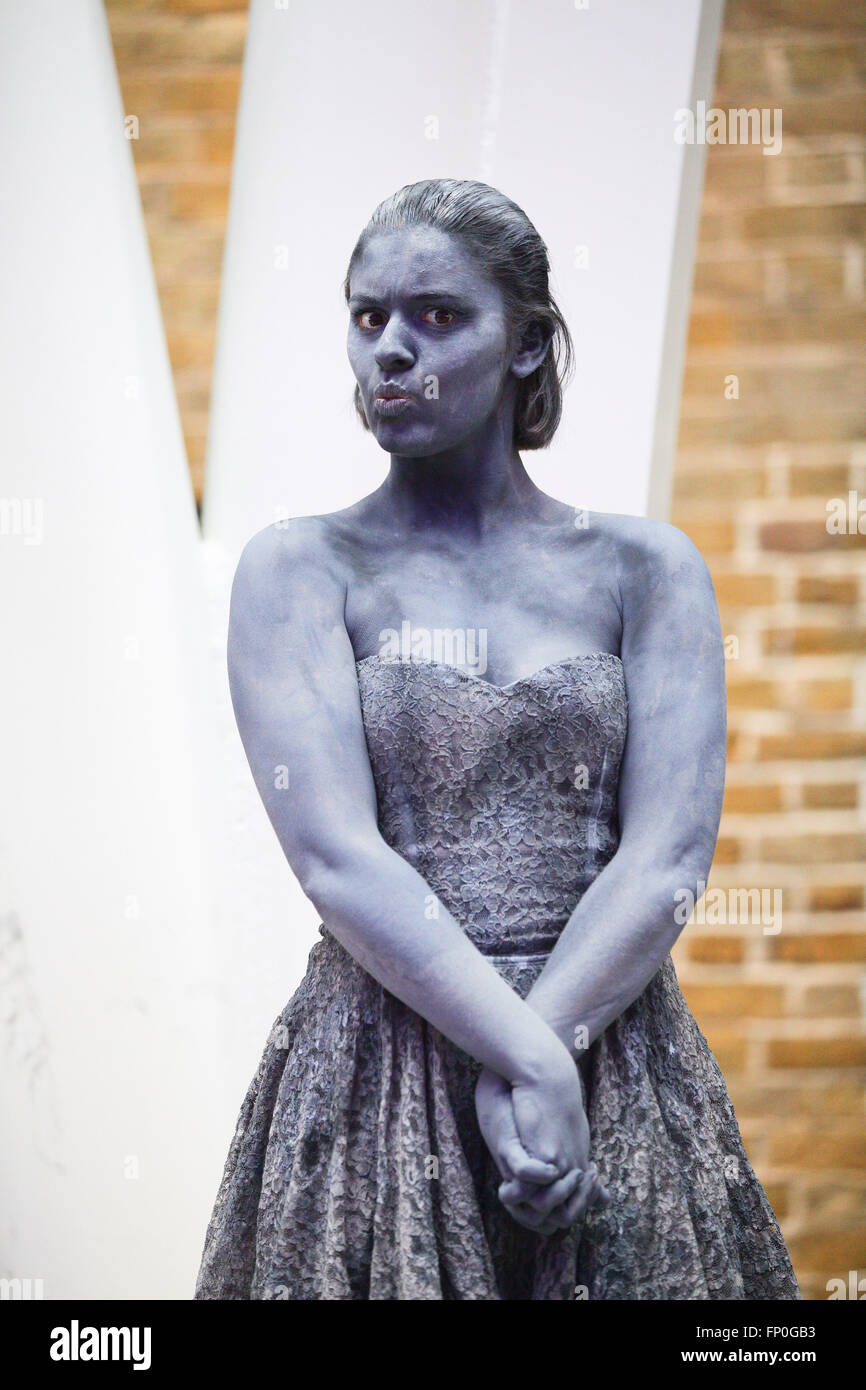 Moss lady statue hi-res stock photography and images - Alamy