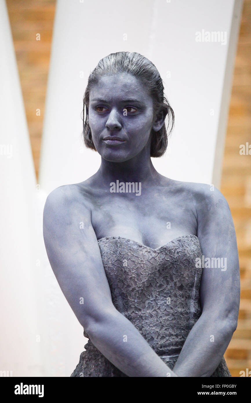 Moss lady statue hi-res stock photography and images - Alamy