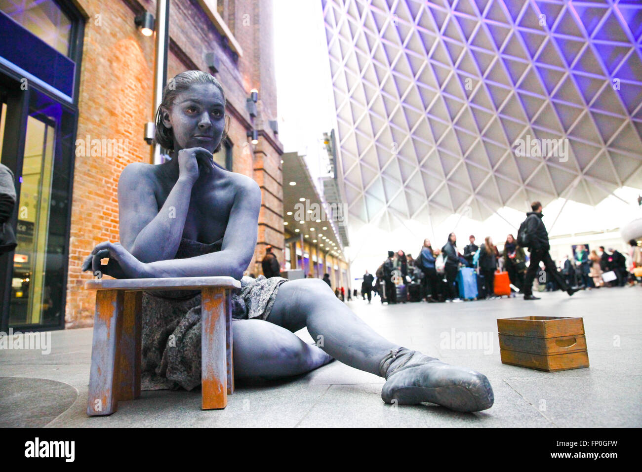 Moss lady statue hi-res stock photography and images - Alamy