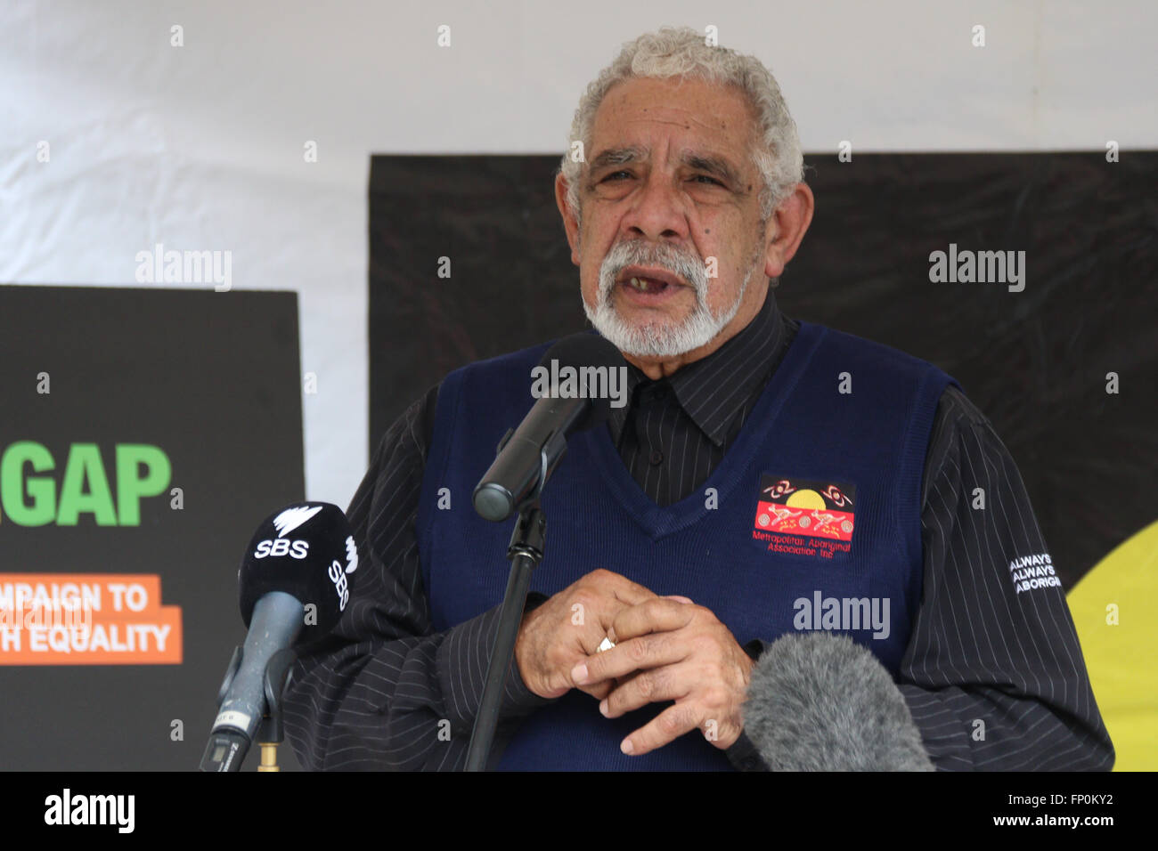 Uncle allen madden a gadigal elder hi-res stock photography and images ...