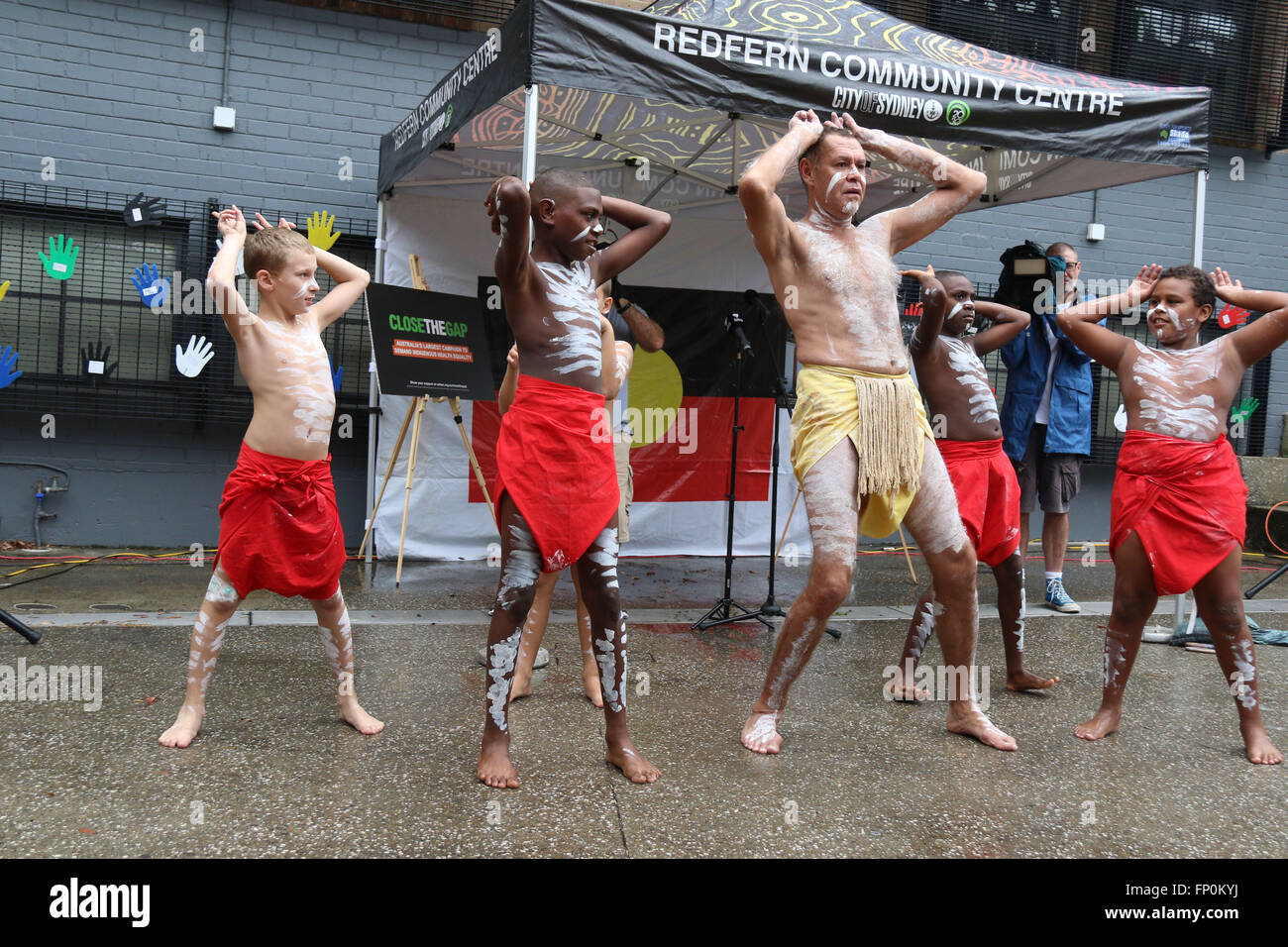 Aboriginal and non aboriginal children hi-res stock photography and ...