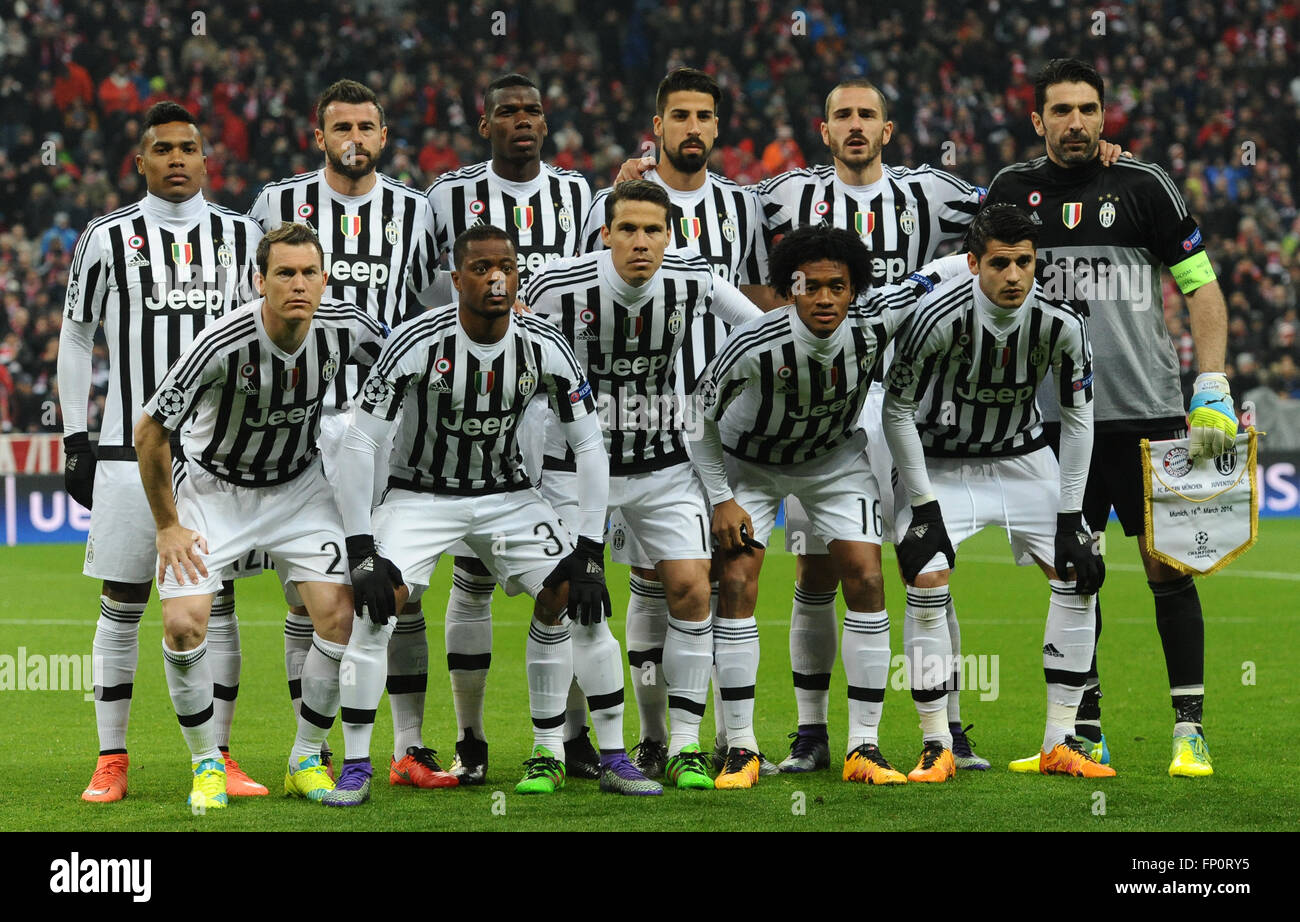 The starting eleven of Turin pose before kickoff in the Champions ...