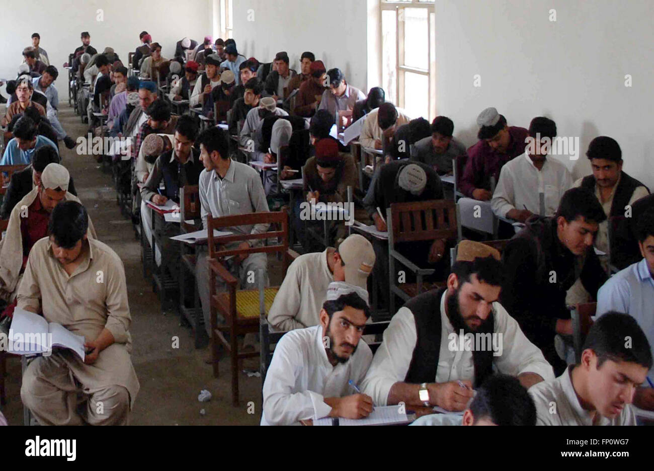 Examination hall students hi-res stock photography and images - Alamy