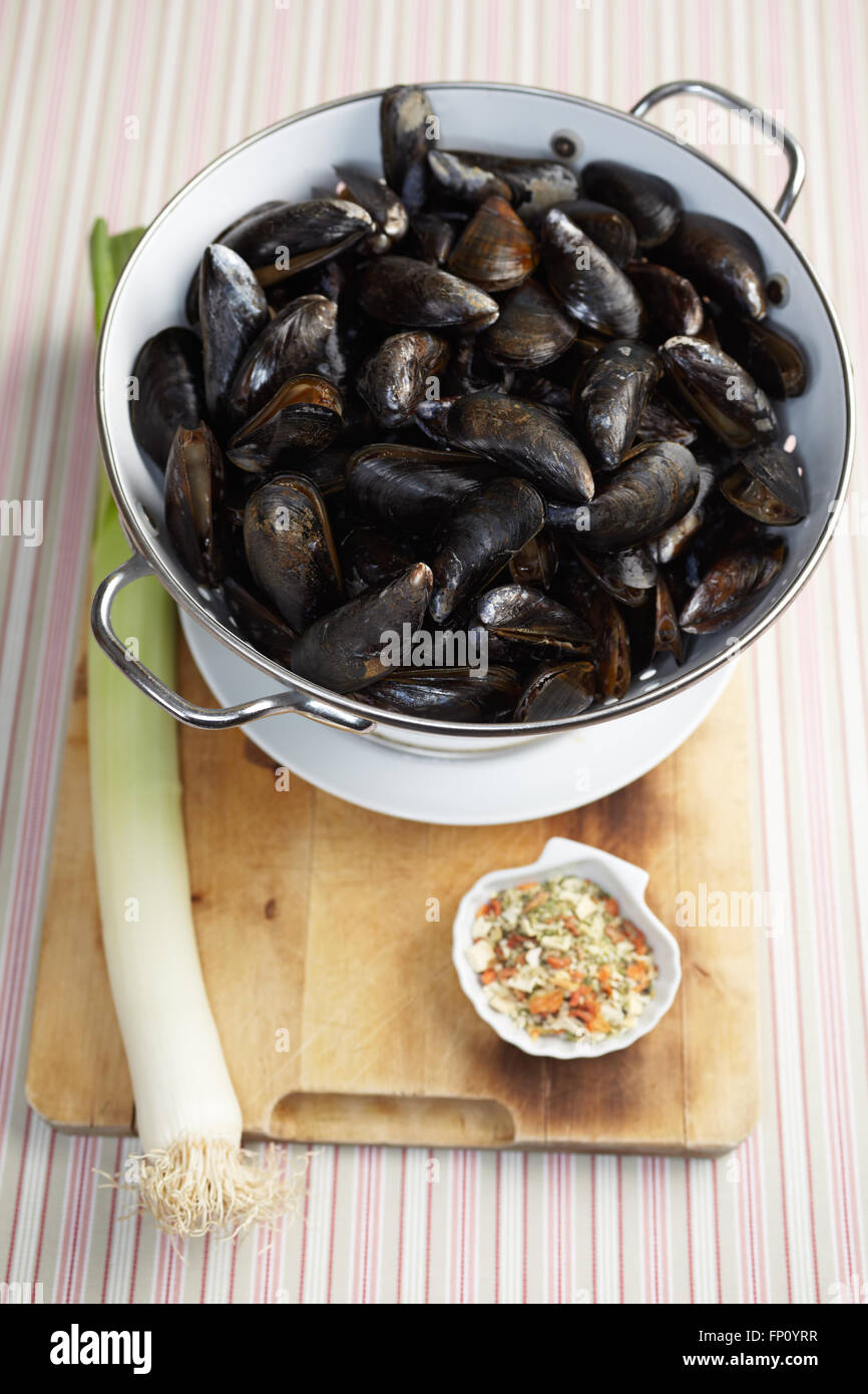 Homemade cooked mussels Stock Photo - Alamy