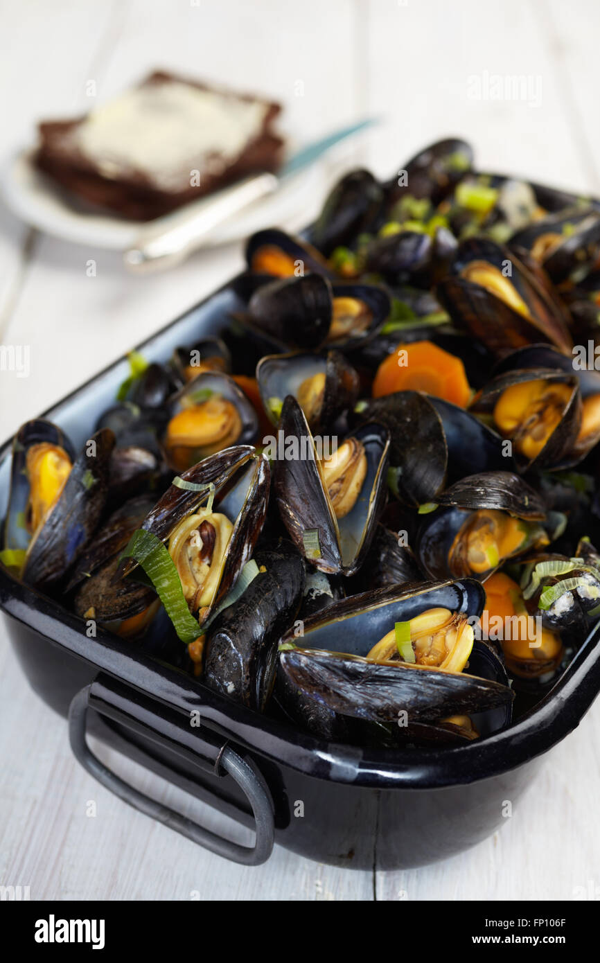 Homemade cooked mussels Stock Photo - Alamy