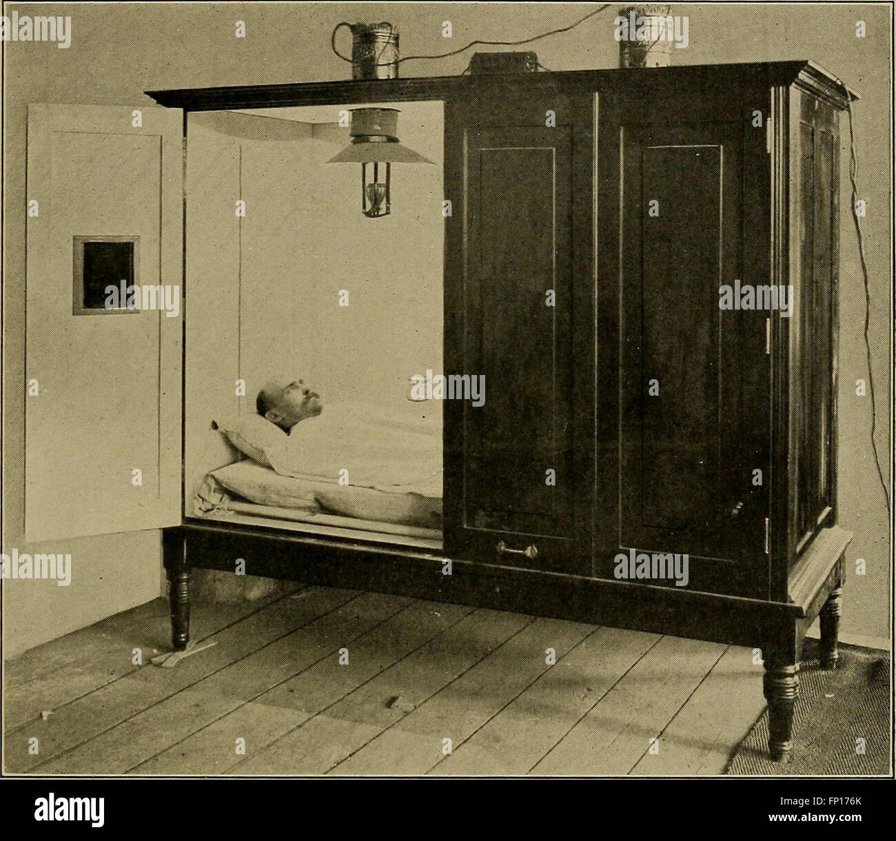 This system of instruction offers a detailed guide to X-ray methods ...