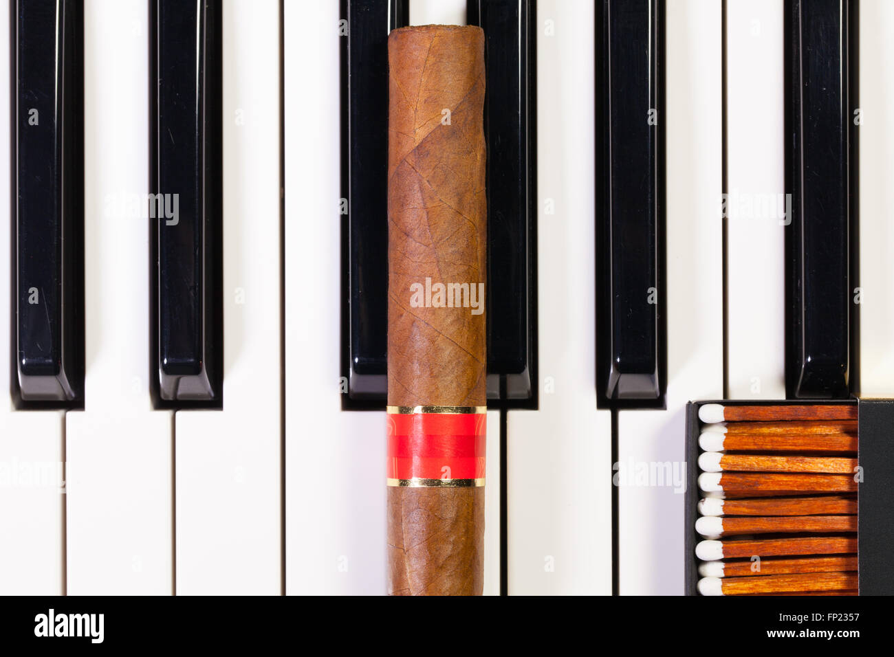 Luxury cigar hi-res stock photography and images - Alamy