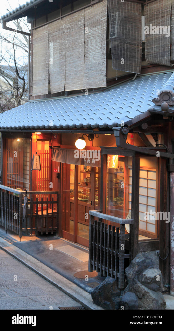 Japan; Kyoto; Higashiyama, street scene, shop, traditional architecture ...