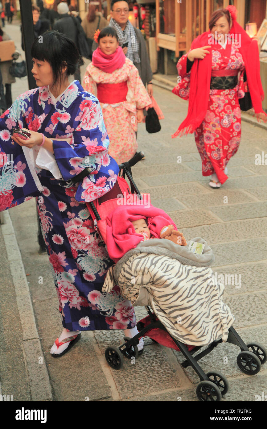 Japan; Kyoto, Higashiyama, street scene, people Stock Photo - Alamy