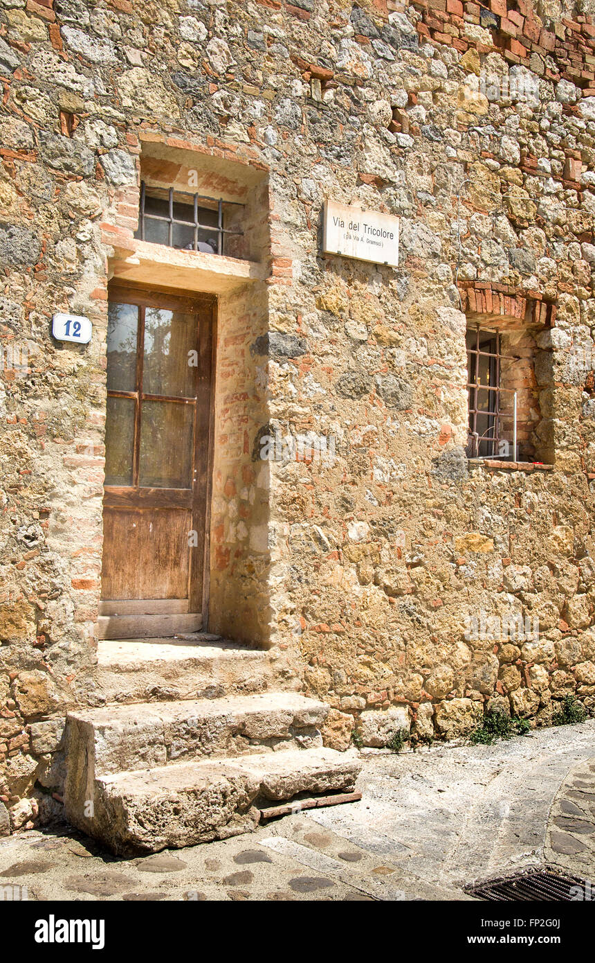 Rural stone house hi-res stock photography and images - Alamy