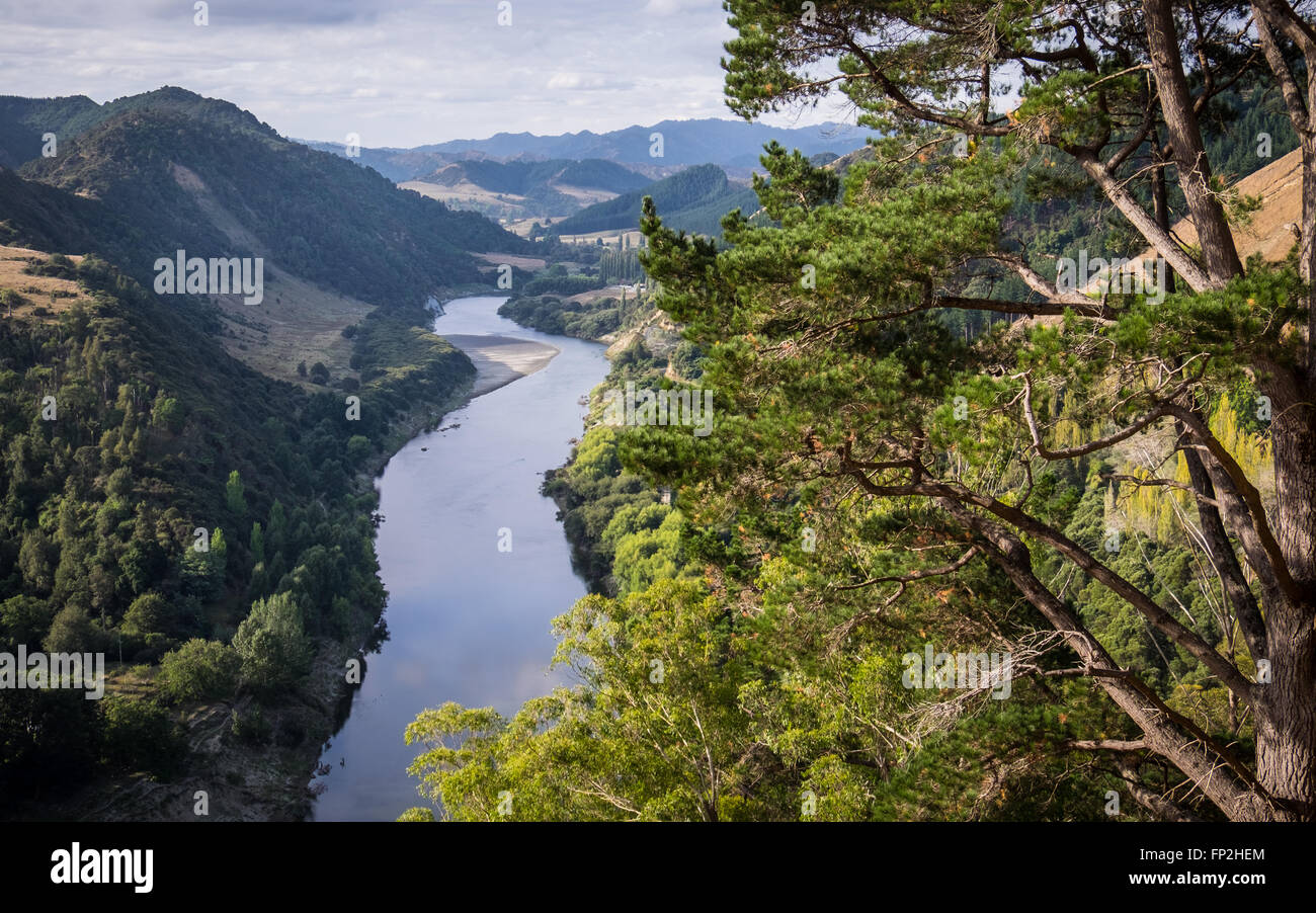 The beautiful landscape of the Whanganui River and surrounding hills ...