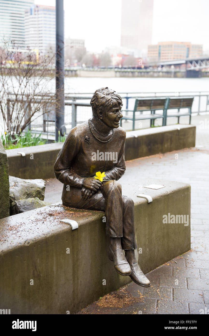 PORTLAND, OR - FEBRUARY 27, 2016: Statue of a woman sitting on a ledge ...