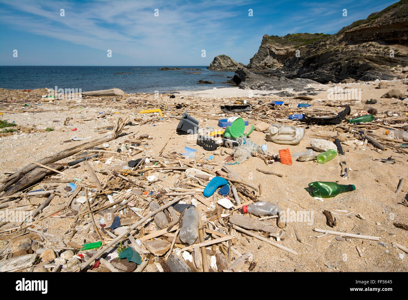 Plastic waste beach hi-res stock photography and images - Alamy