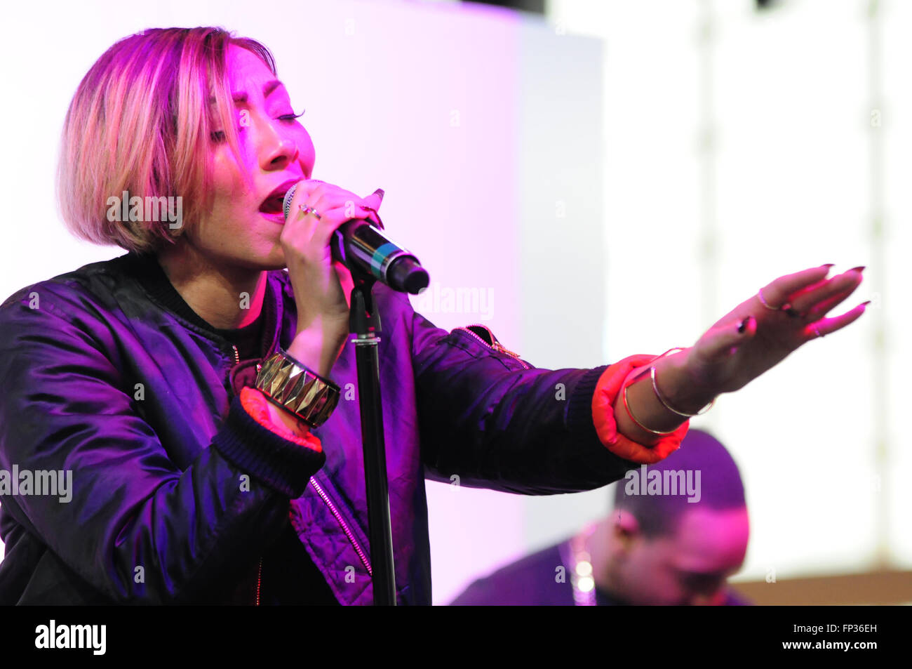 Bridget Kelly performance and signing at the Lexus Listening Lounge ...