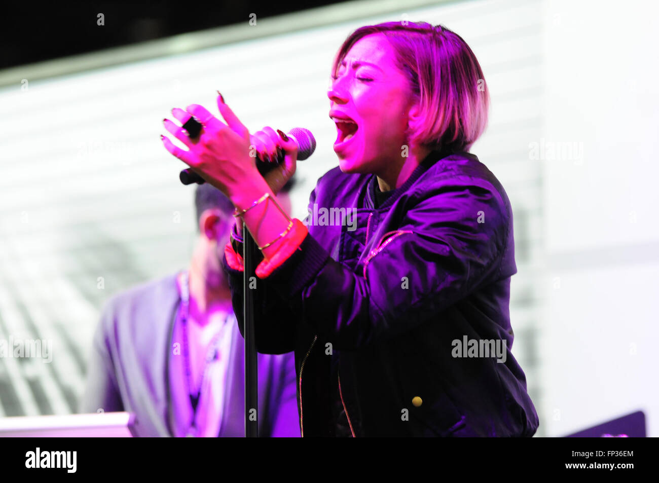 Bridget Kelly performance and signing at the Lexus Listening Lounge ...
