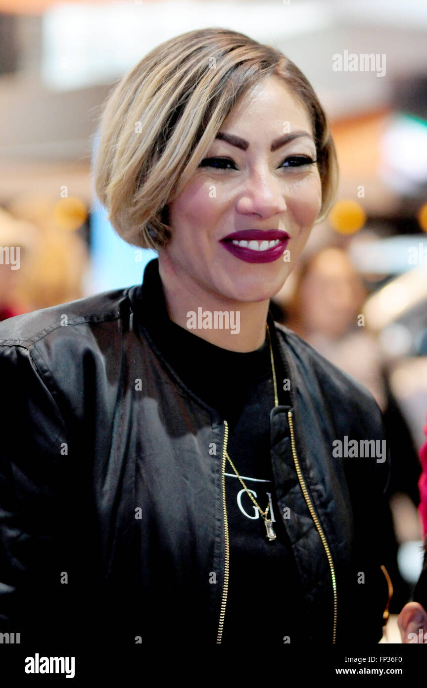 Bridget Kelly performance and signing at the Lexus Listening Lounge ...