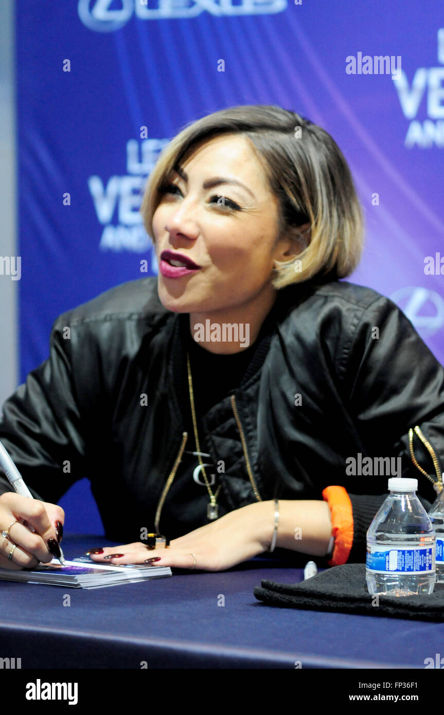 Bridget Kelly performance and signing at the Lexus Listening Lounge ...