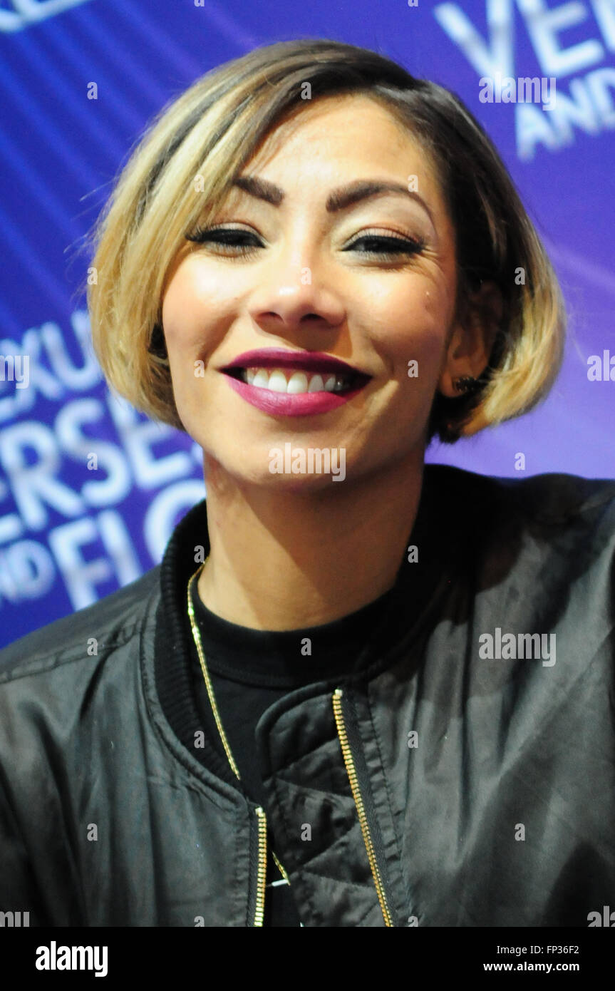 Bridget Kelly performance and signing at the Lexus Listening Lounge ...