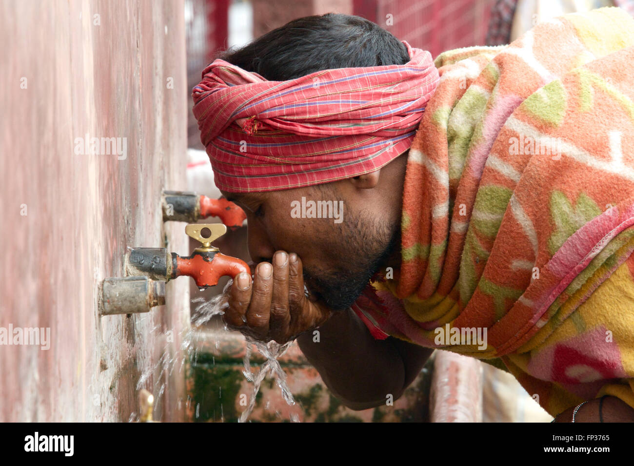 Indian drinking from water tap Stock Photo - Alamy