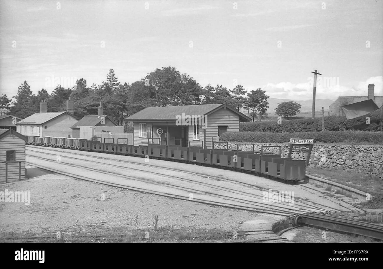 Railway Station 1930s Stock Photos & Railway Station 1930s Stock Images ...