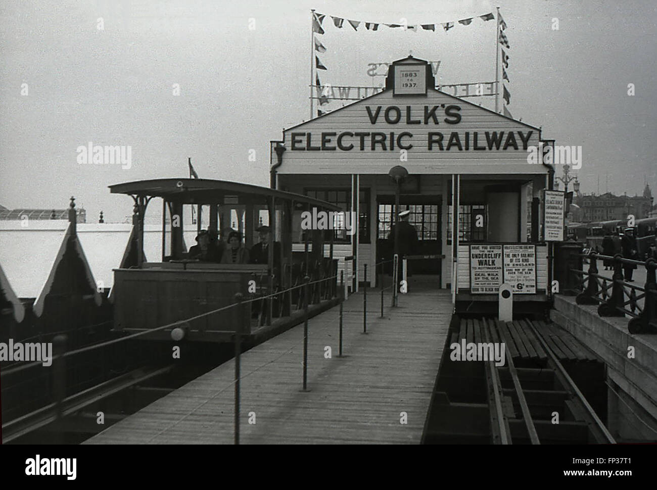 Railway station 1930s hi-res stock photography and images - Alamy