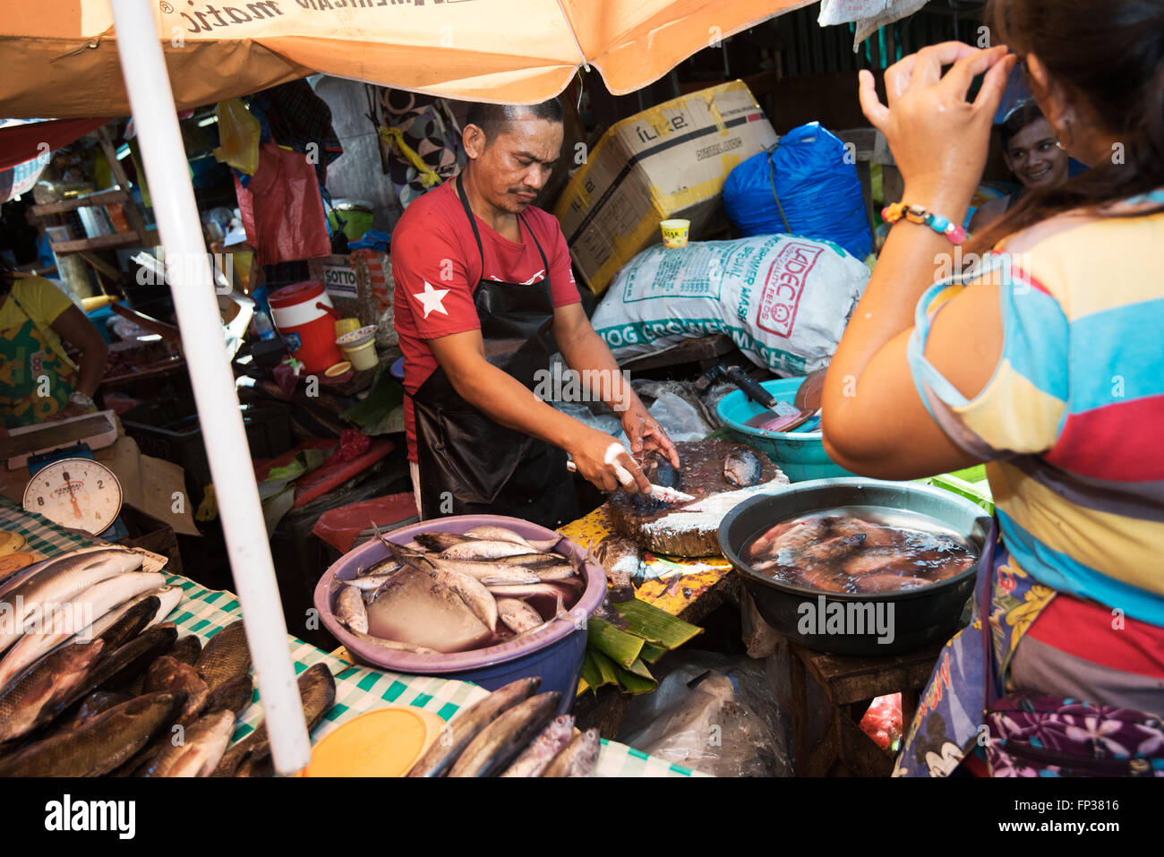 Fish vendor hi-res stock photography and images - Alamy