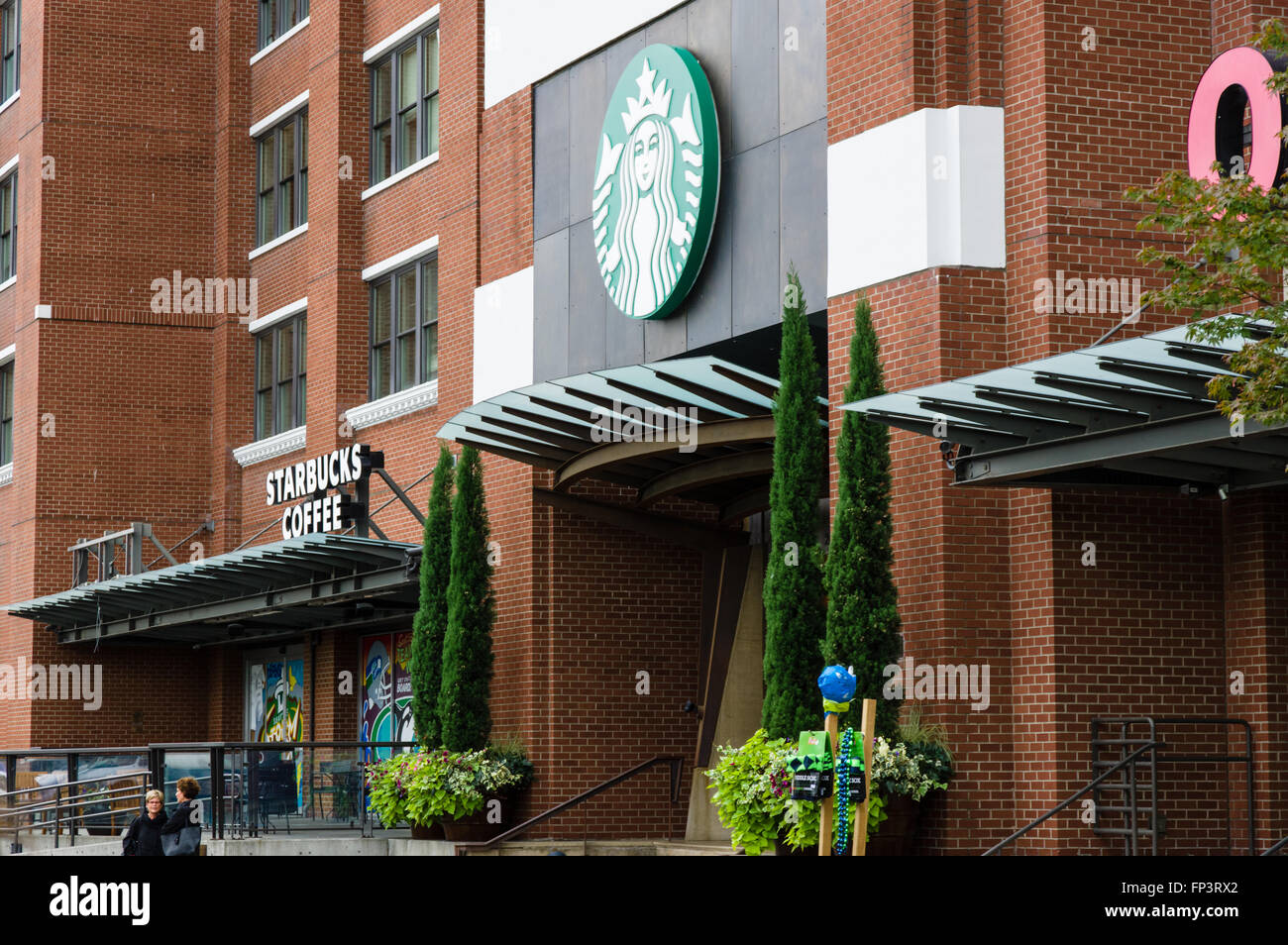 Starbucks corporation headquarters building in hi-res stock photography ...