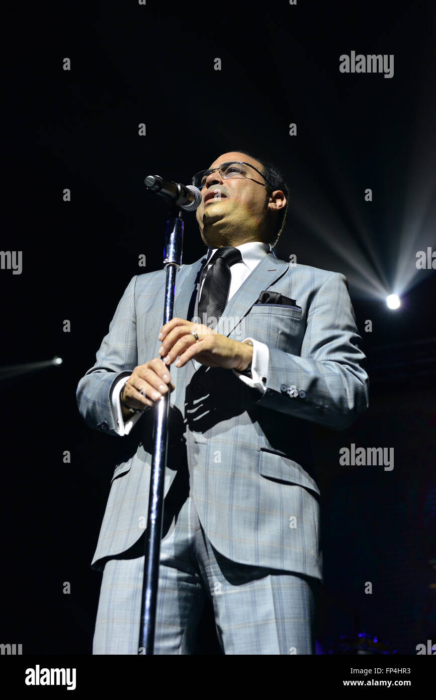 Gilberto Santa Rosa performs during Gilberto Santa Rosa & Willy Chirino ...