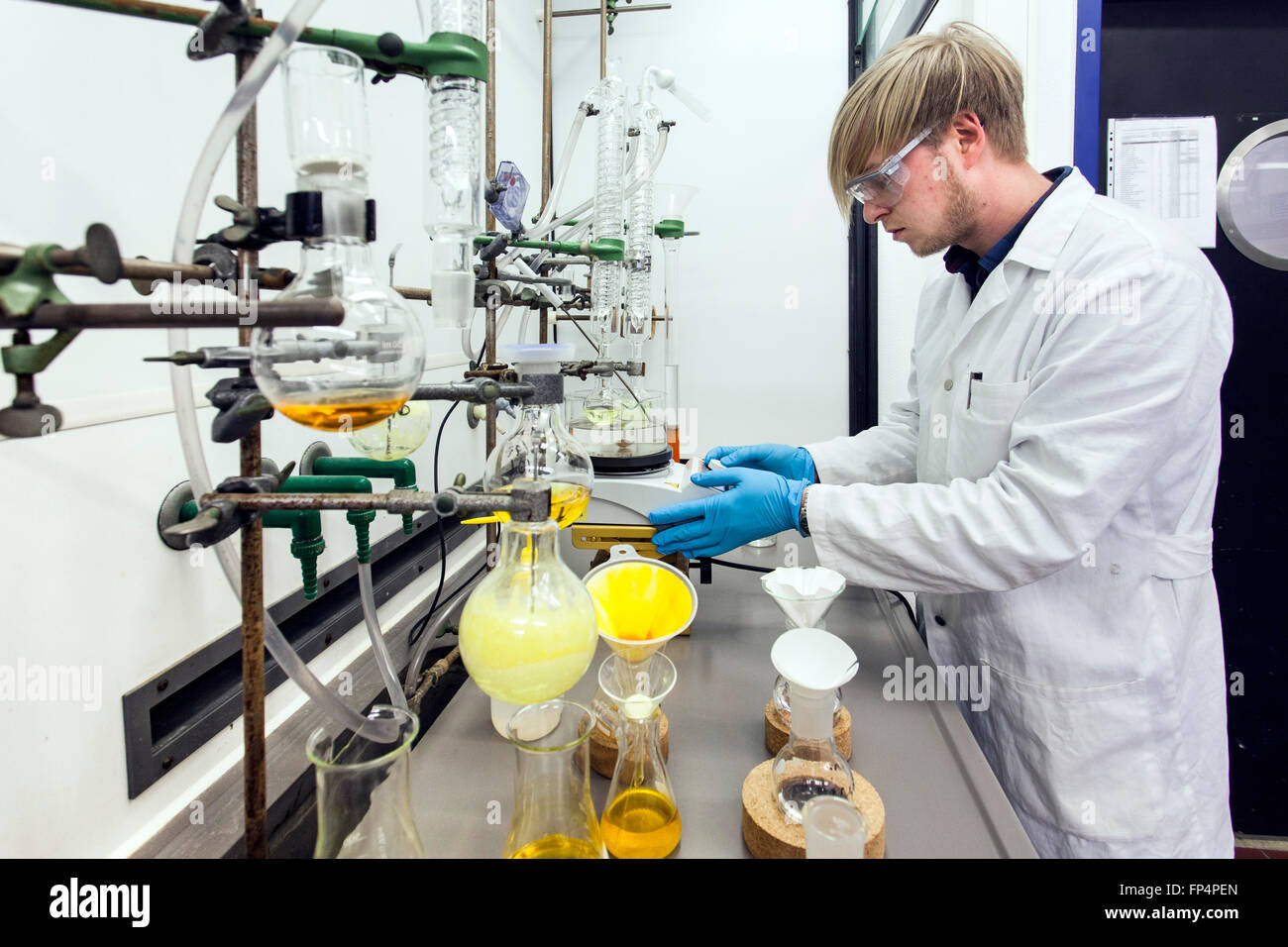 Experiment in a laboratory, Heinrich-Heine-University Duesseldorf ...