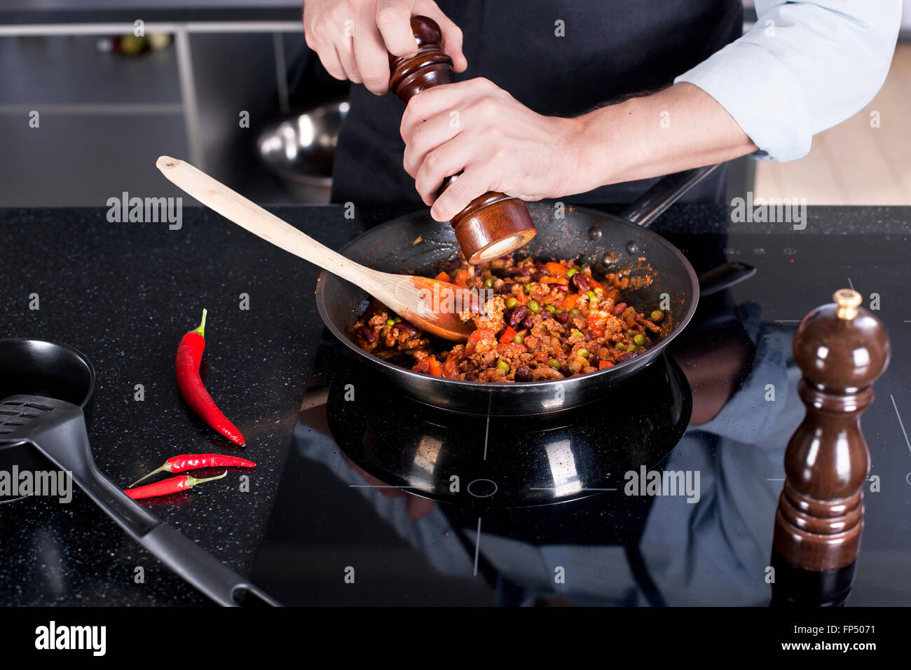 Chef preparing dishes in a frying pan Stock Photo - Alamy